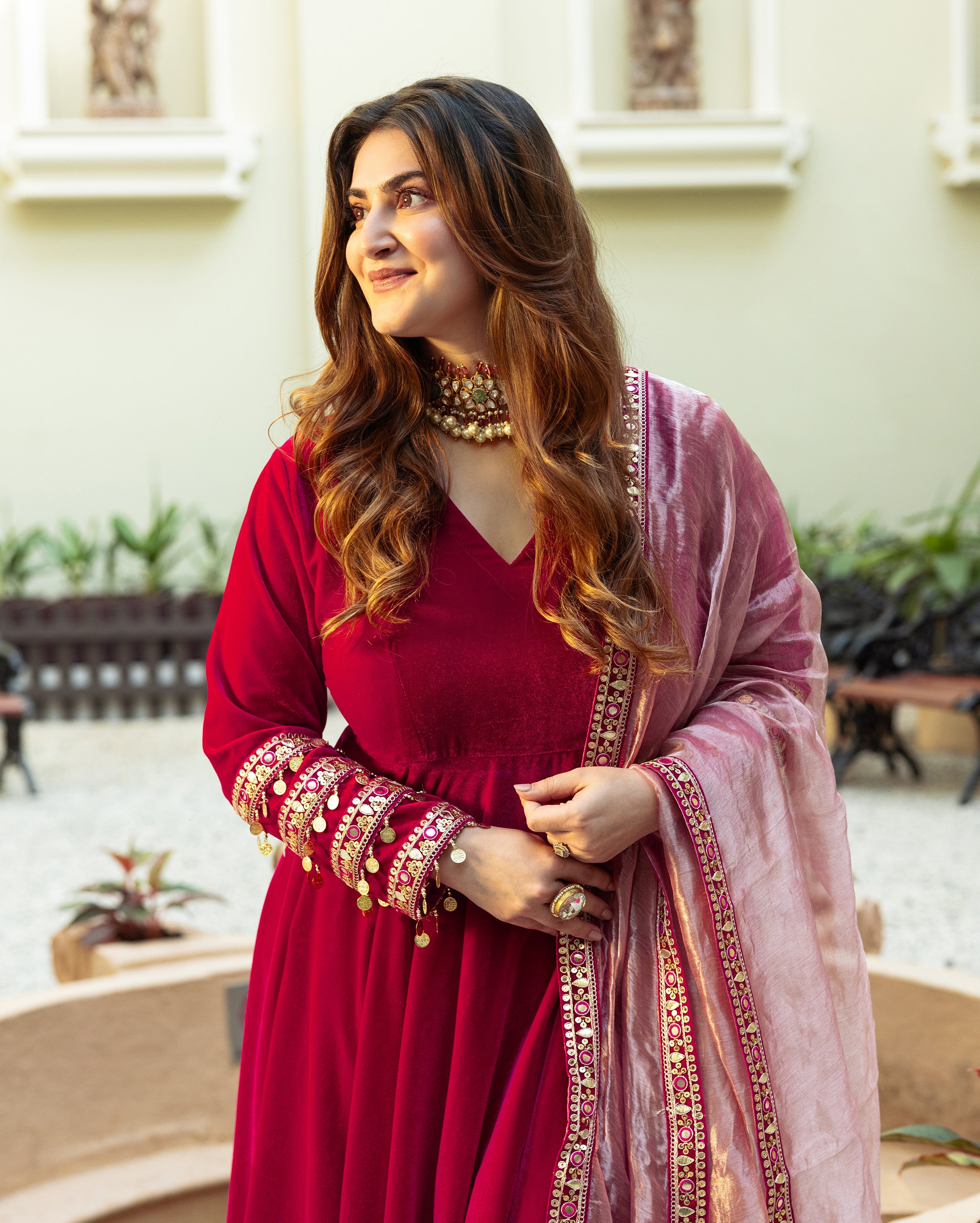 Shop Dilkash Pink Solid Velvet Suit Set for Women Online at Aachho ...